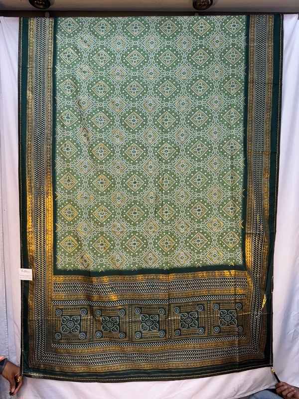 Kala Sanskruti Kakach Green Color Art Silk Bandhani Saree 6.5M with ...